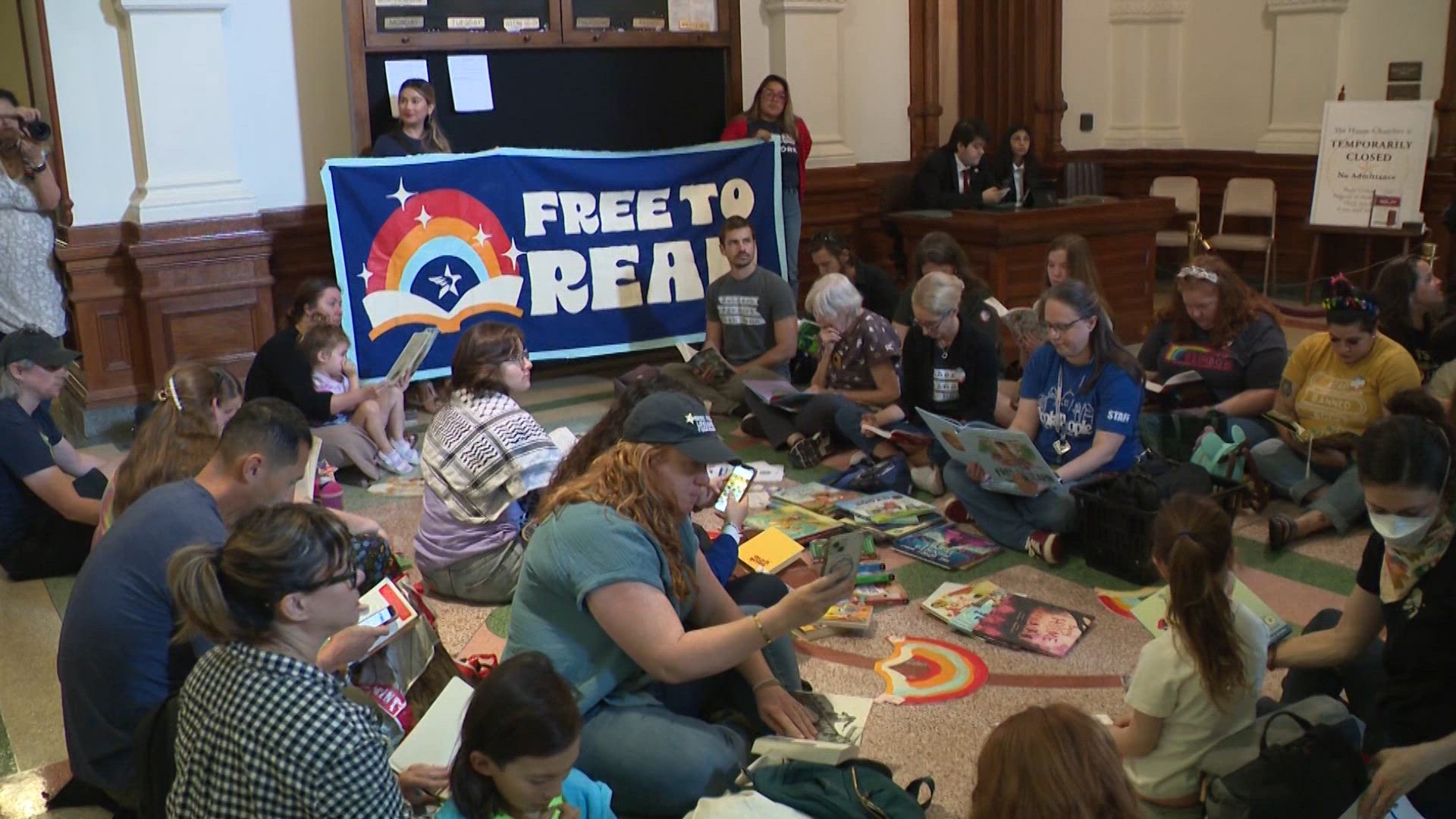 'Read-in' protest as Texas House considers library book ban bill | kvue.com