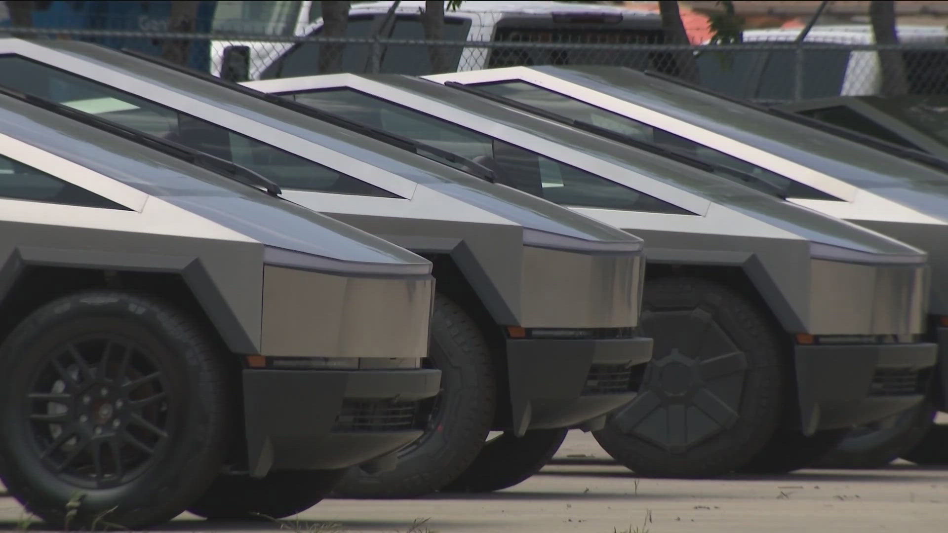Tesla plans to temporarily pause manufacturing of Cybertruck, Model Ys ...