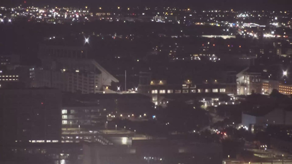 UT Austin to re-introduce grass onto DKR-Texas Memorial Stadium field ...