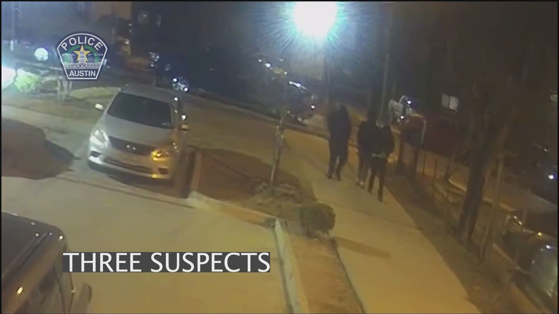 Austin police searching for suspects in robbery at gunpoint | kvue.com
