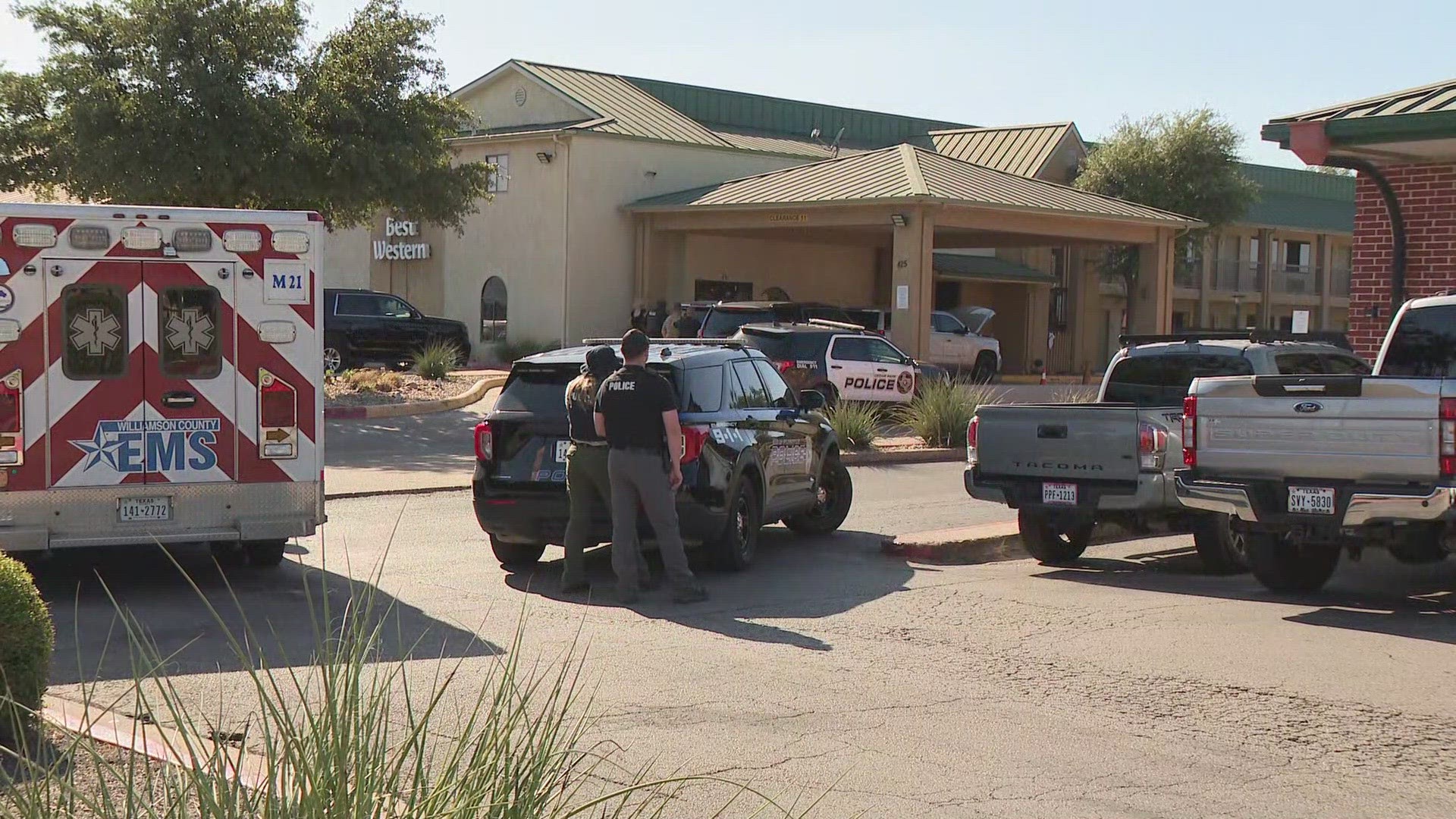 Police and SWAT serving 'high-risk' warrant | kvue.com