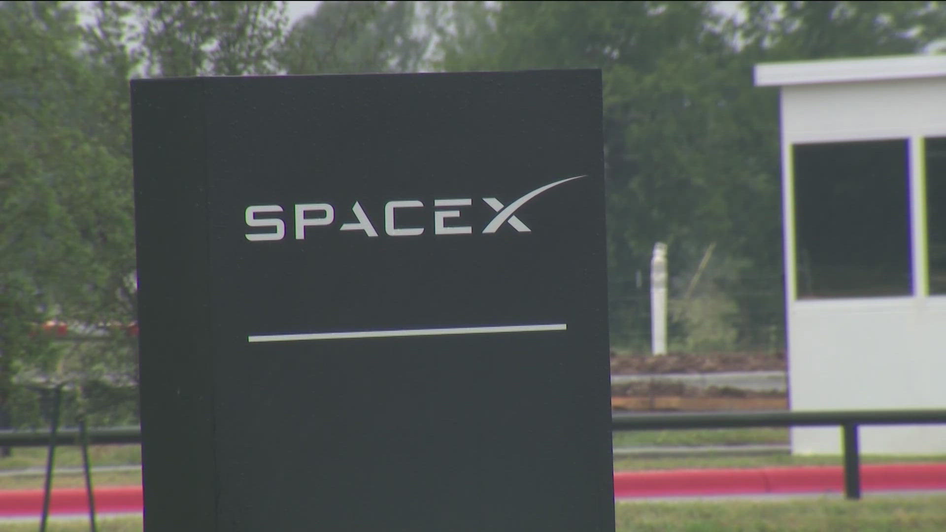 Gov. Abbott announces new fund grant for SpaceX's Bastrop facility ...