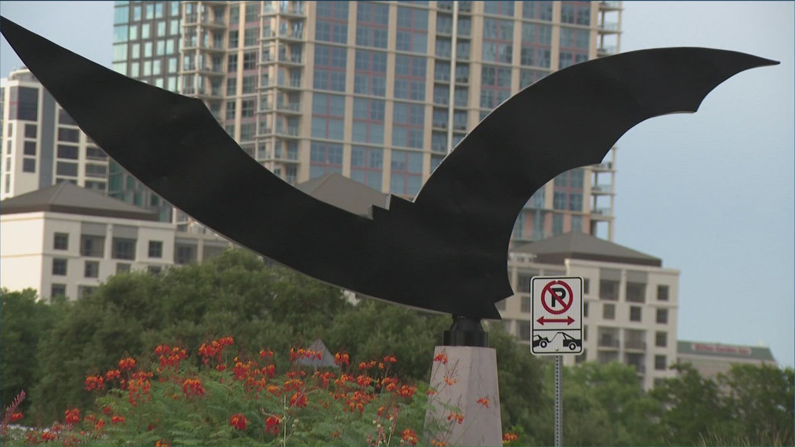 'Nightwing' bat sculpture returns to Austin's Congress Avenue | kvue.com