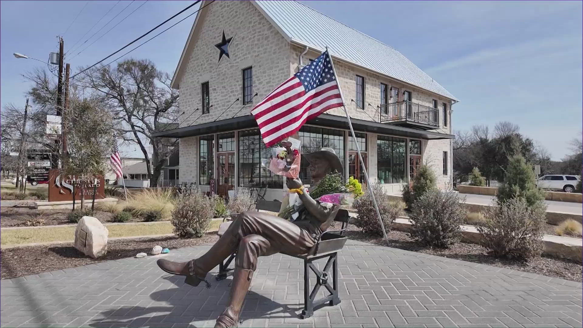 Texas sculpture becomes memorial for Robert Duvall | kvue.com