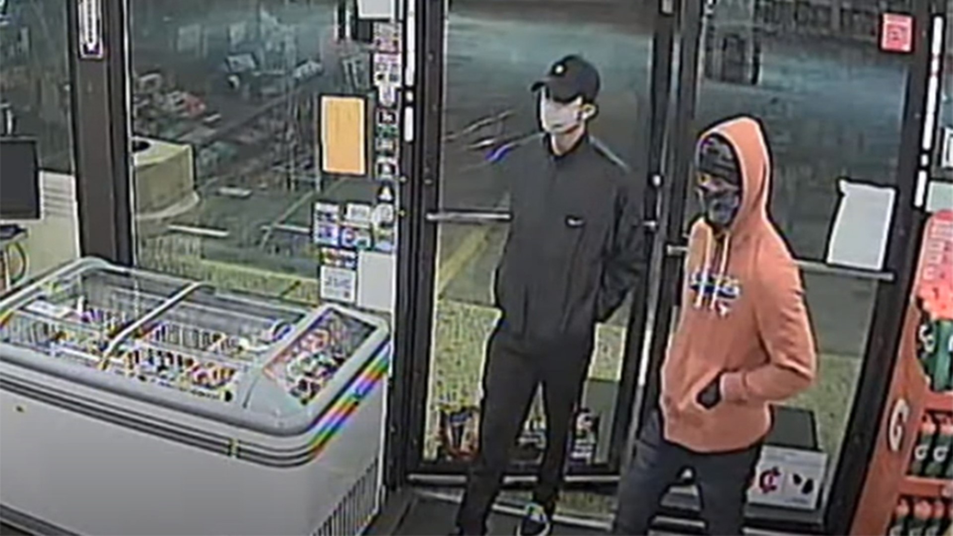 Austin police searching for 2 suspects in aggravated robbery | kvue.com