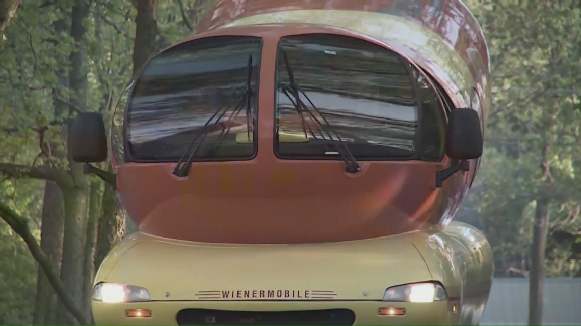 Kansas high school students take Wienermobile to prom | kvue.com