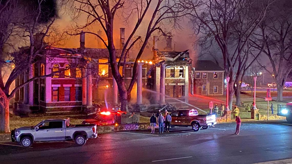Historic Mason County Courthouse 'destroyed' by fire, suspect in ...