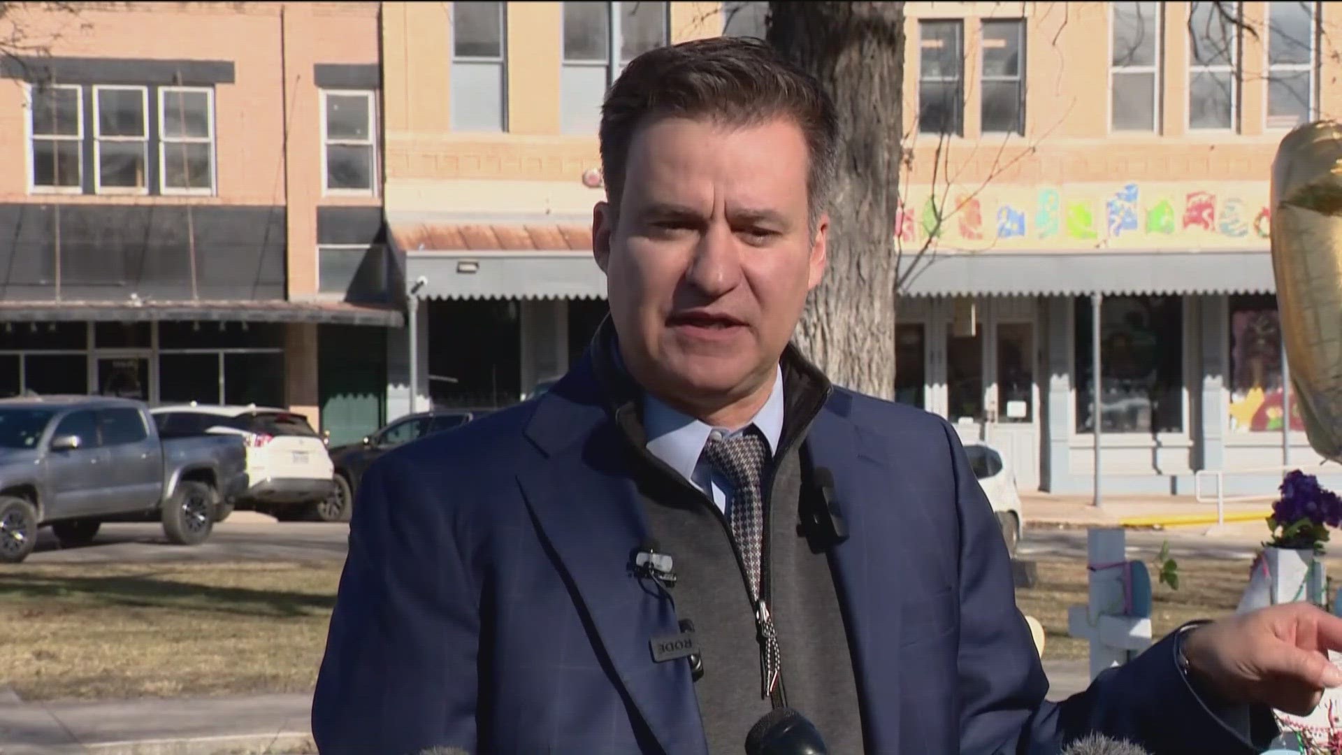 State Sen. Roland Gutierrez reacts to DOJ report on Uvalde shooting ...