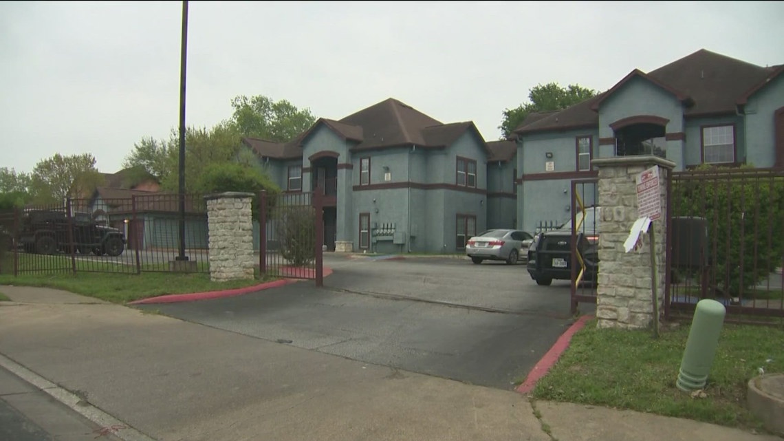 Man arrested after barricaded subject call prompts Austin SWAT response | kvue.com