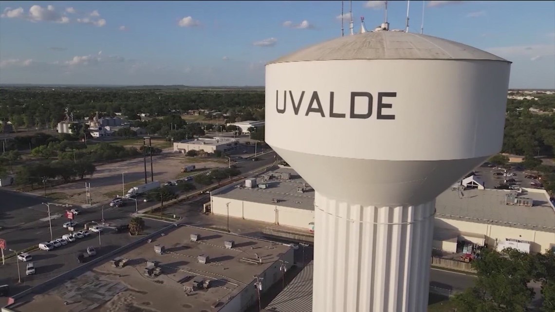 Uvalde Mayor resigns because of medical issue; families continue to ...