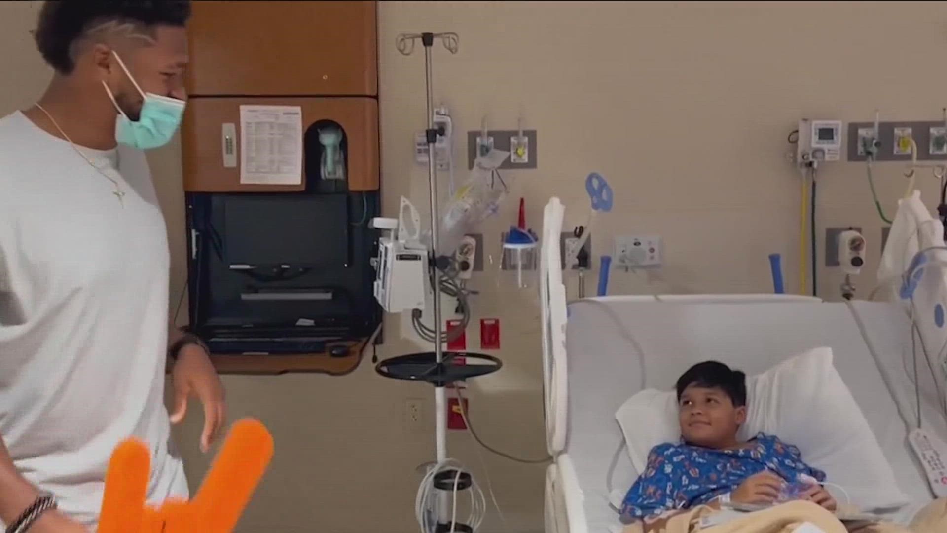 UT football players visit children's hospital patients | kvue.com