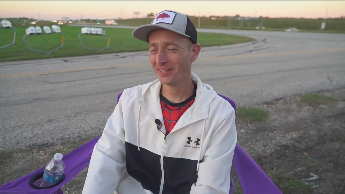 Austin police sergeant honors fallen officers with 128-mile run | kvue.com