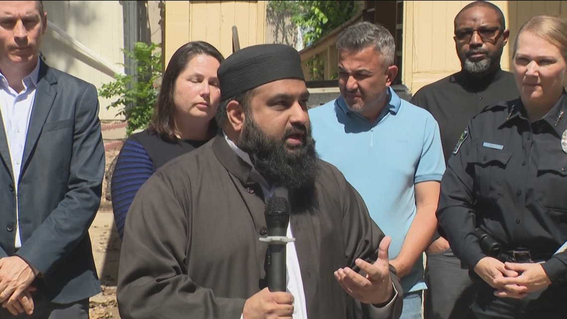 Austin mosques unite against hate after vandalism | kvue.com
