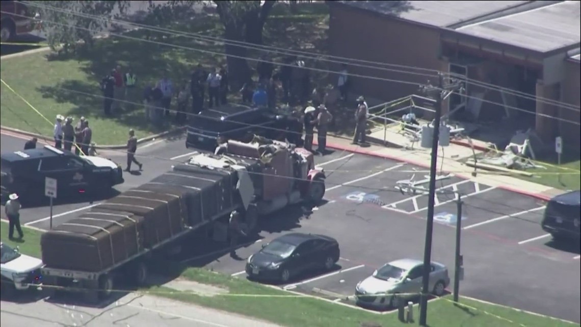 Investigation continues in Texas semi-truck crash killing 1, injuring ...