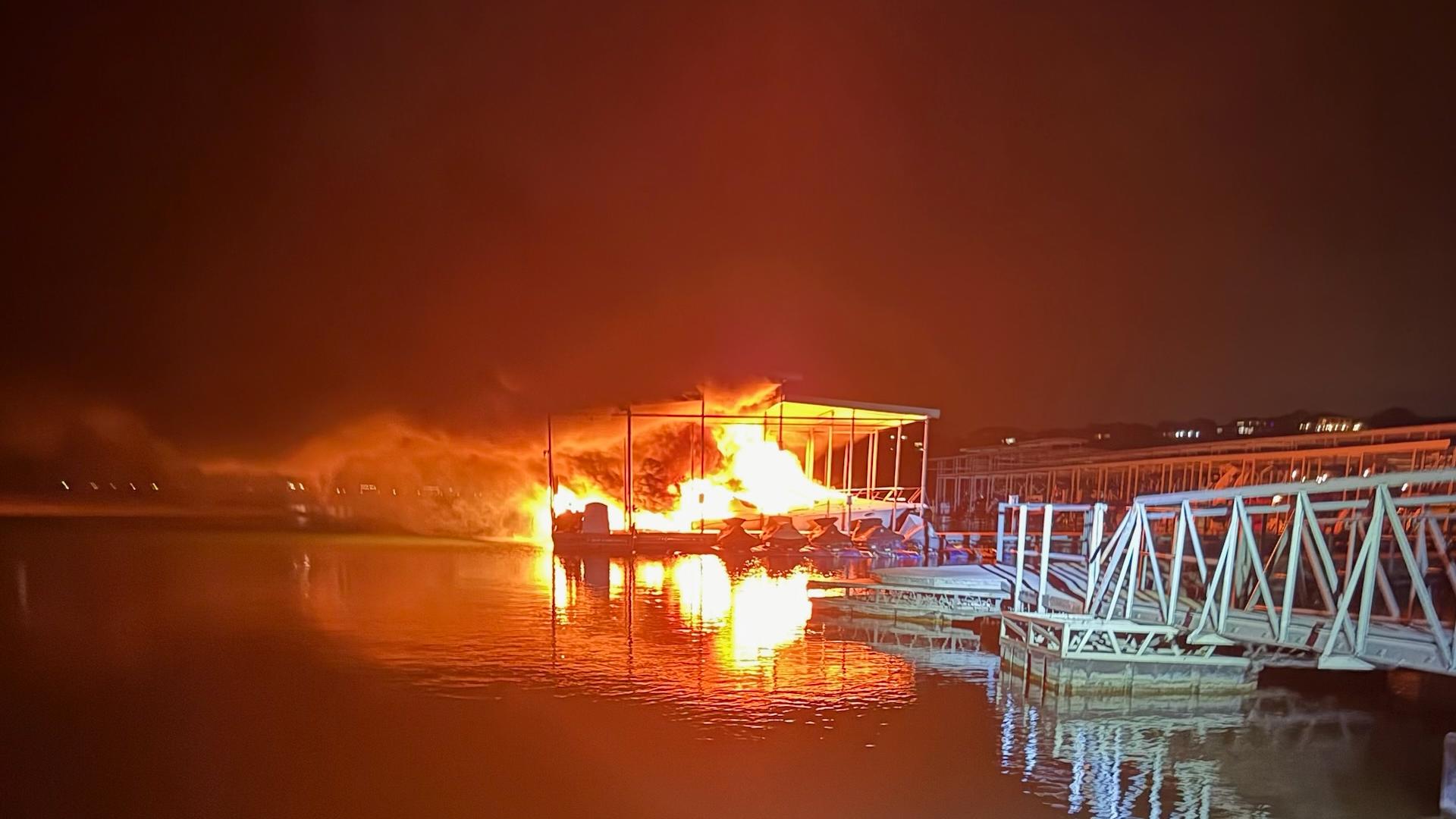 Boat fire injures 3 people at Lake Travis marina | kvue.com