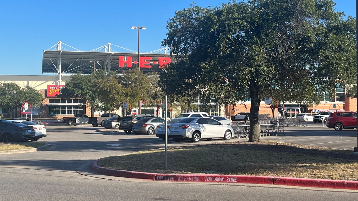 HEB security killed man armed with knife, hubcap in Austin: APD | kvue.com