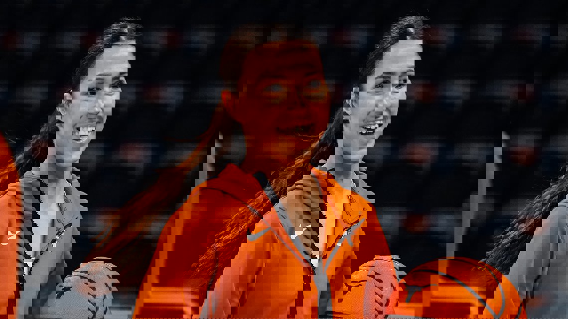 Texas Women's Basketball guard Sarah Graves draws and paints in spare ...