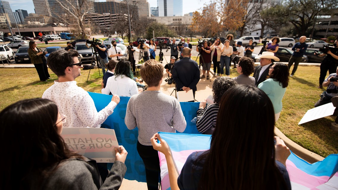 ACLU, families rally in Austin in support of transgender kids | kvue.com
