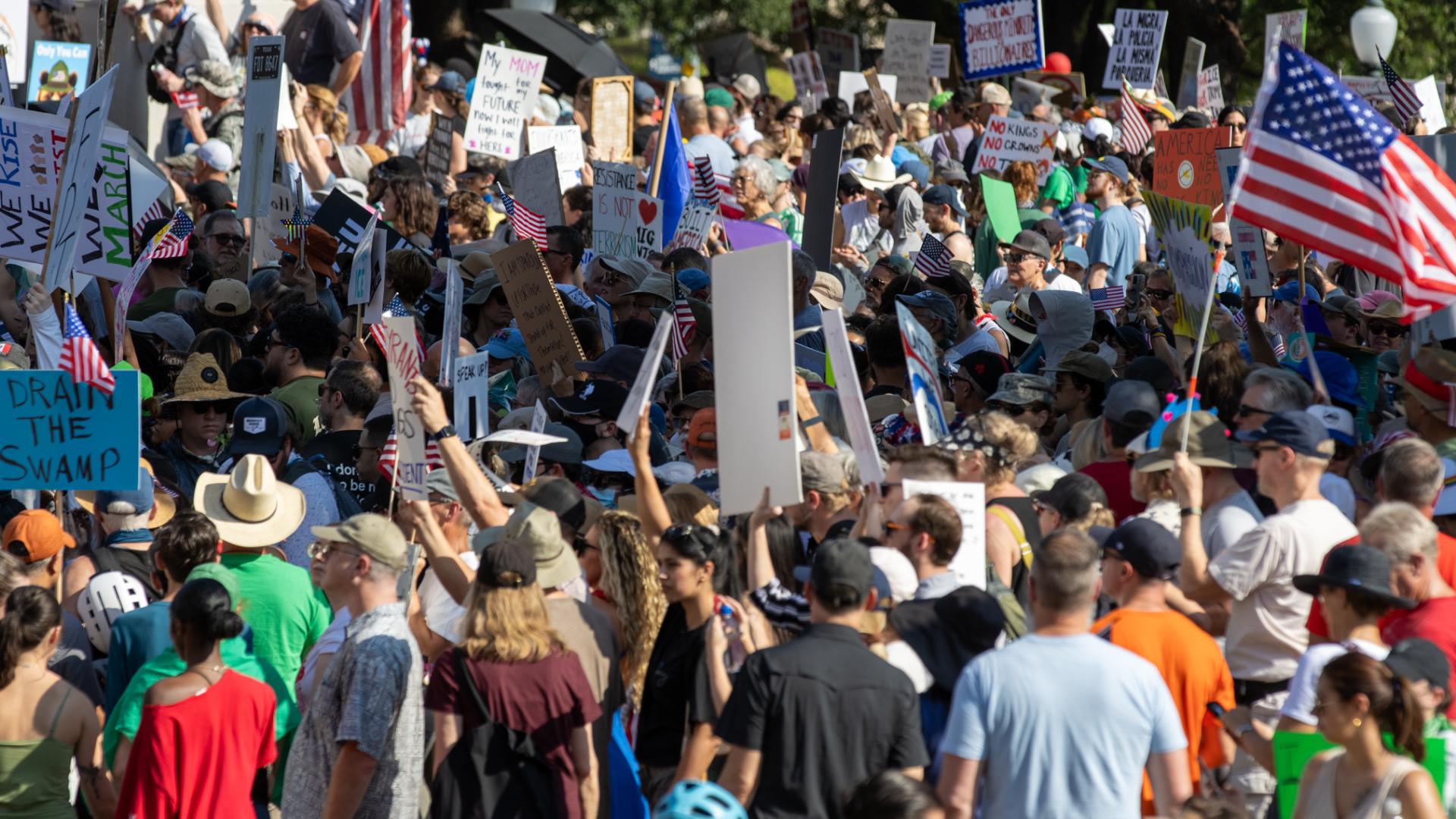 Thousands in Austin gather for 'No Kings' protests | kvue.com