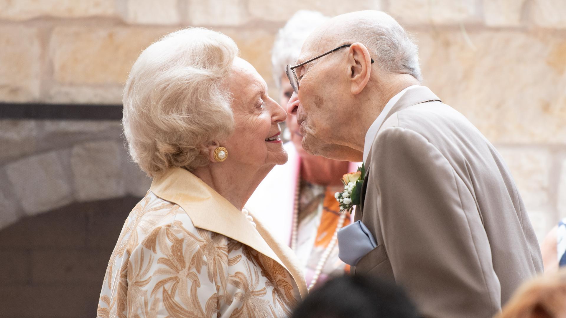 Austin seniors marry at retirement community where they met | kvue.com