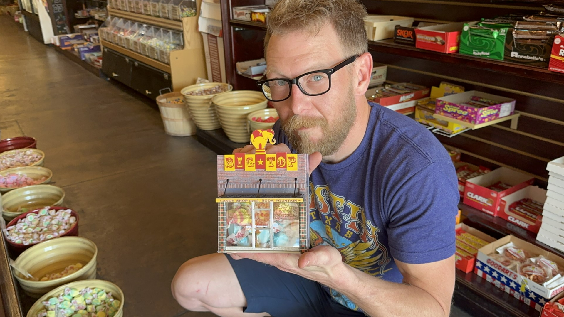 Artist Kayla Kent creates miniatures of Austin businesses | kvue.com
