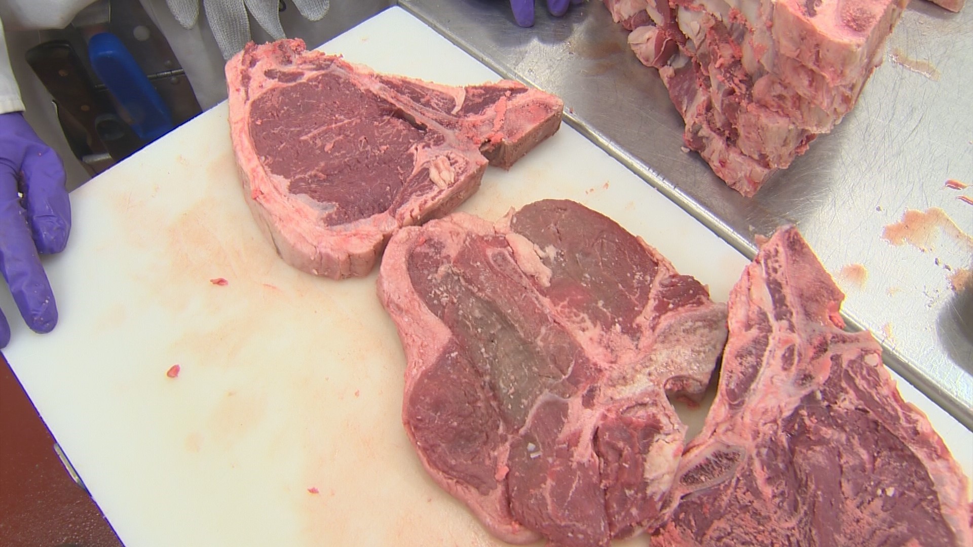 Butcher class at Florence HS teaching students how to cut and sell meat ...