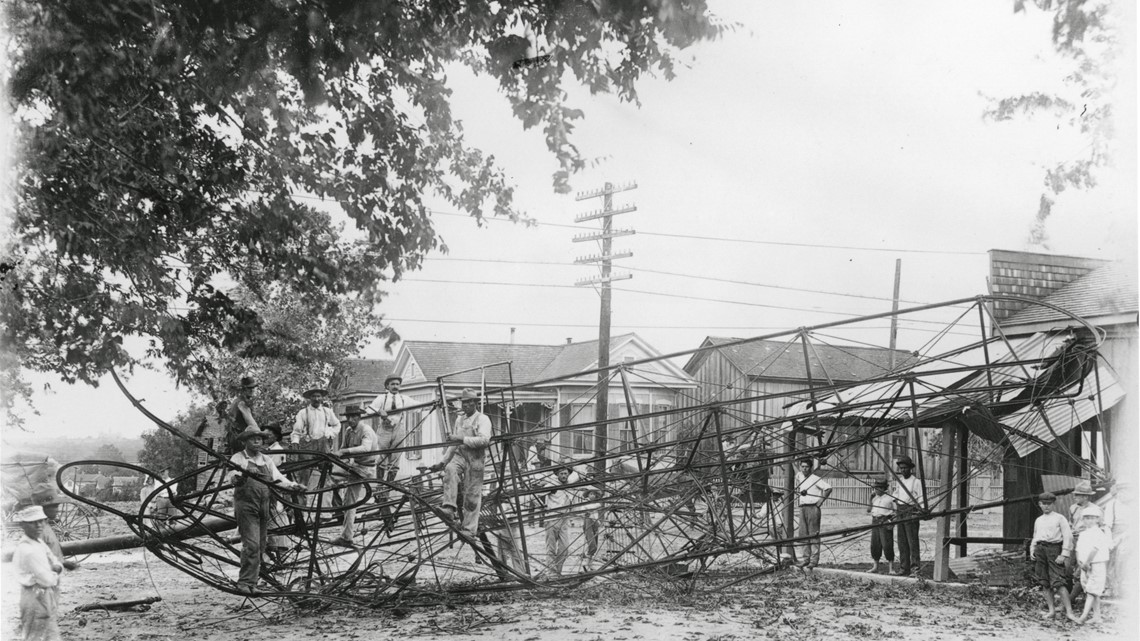 Austin's moonlight towers: Was a serial killer really behind their ...