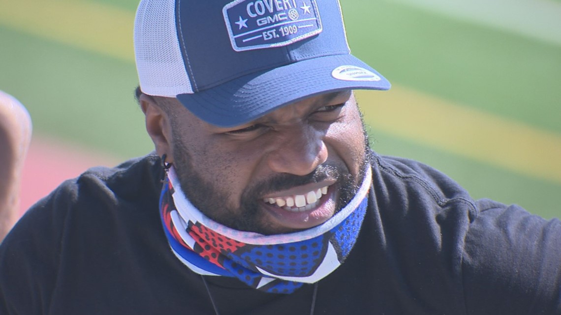 Whittaker, Swoopes lead conversation between Leander football team ...