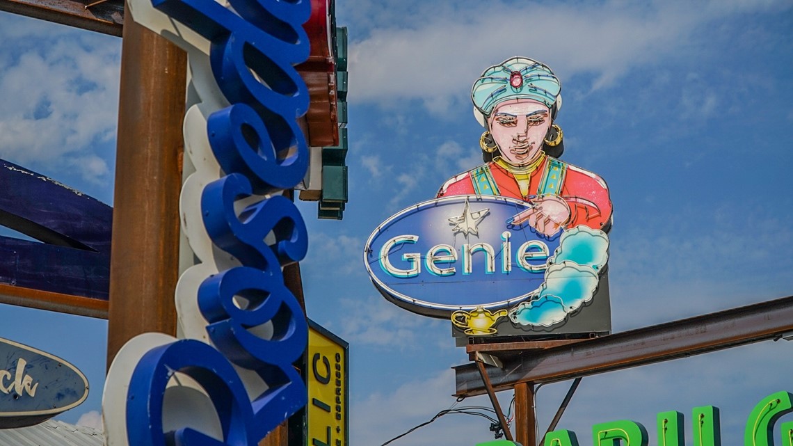 Austin, Texas bar decorates with signs from closed businesses | kvue.com