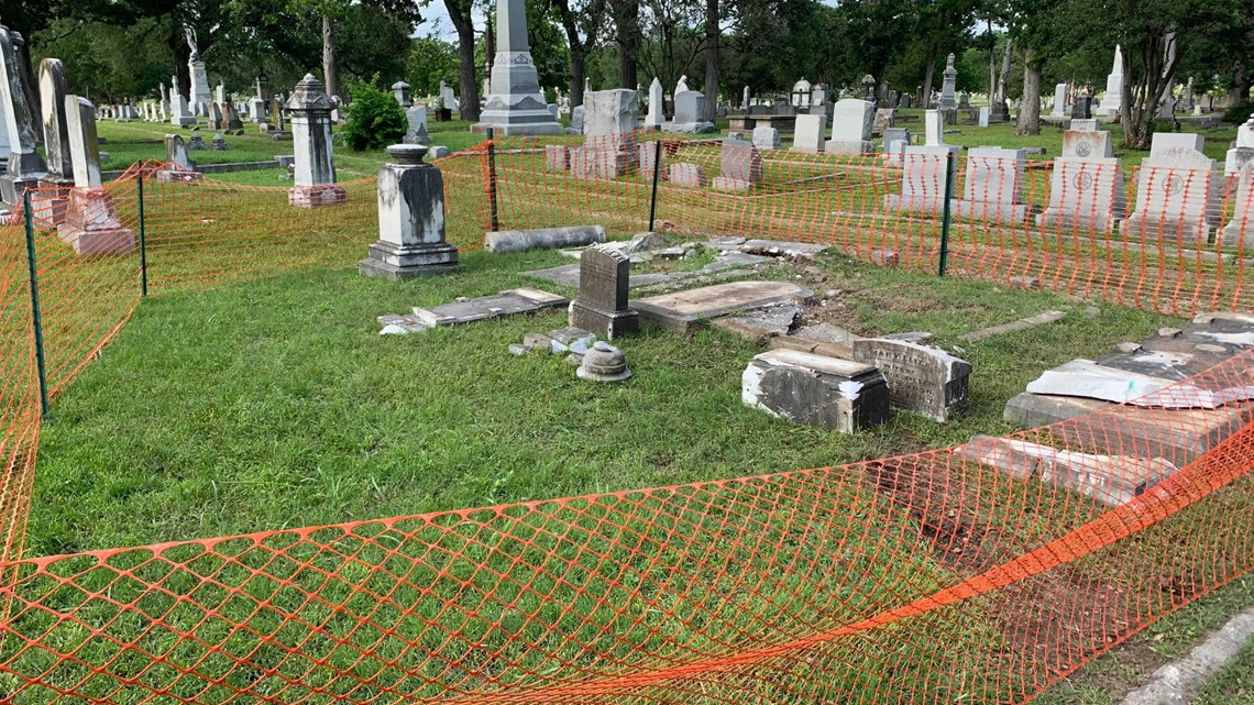 Austin's oldest cemetery damaged in car crash | kvue.com