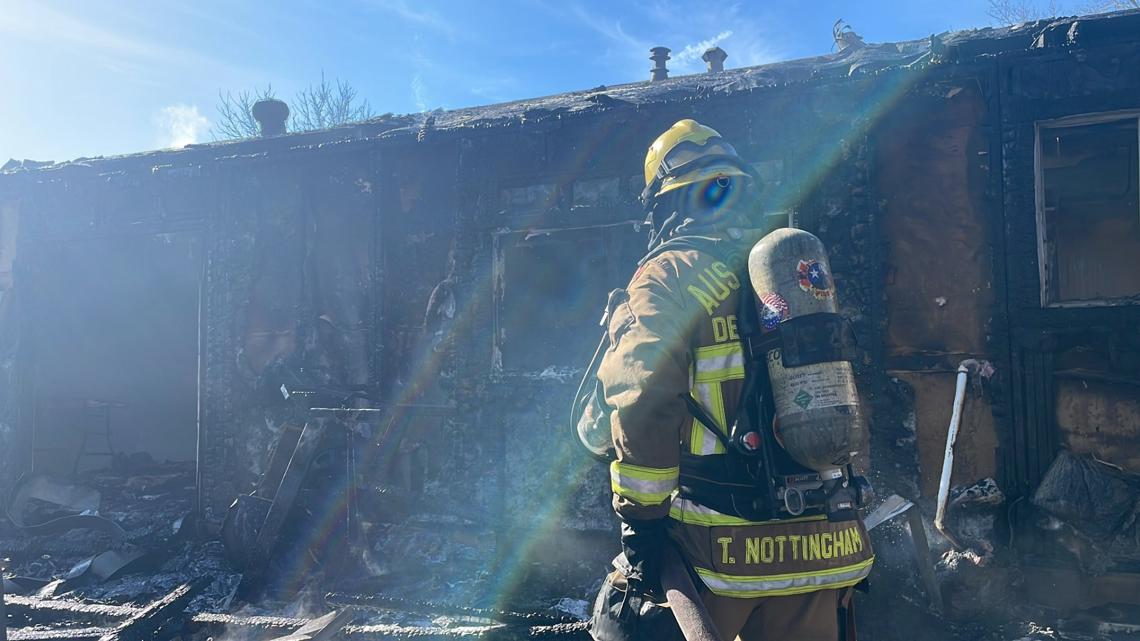 4 displaced as fire destroys home in southeast Austin | kvue.com
