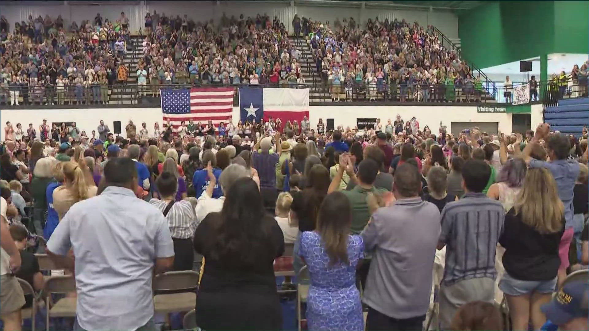 Texas Democrats rally supporters against proposed redistricting plans ...