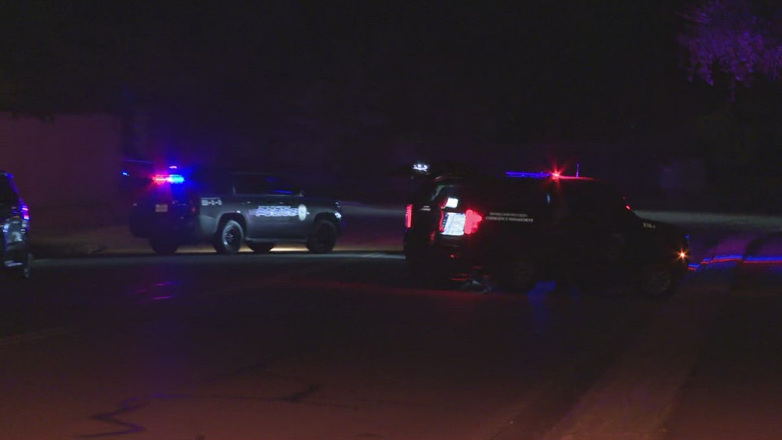Police, SWAT team surround home in Pflugerville | kvue.com