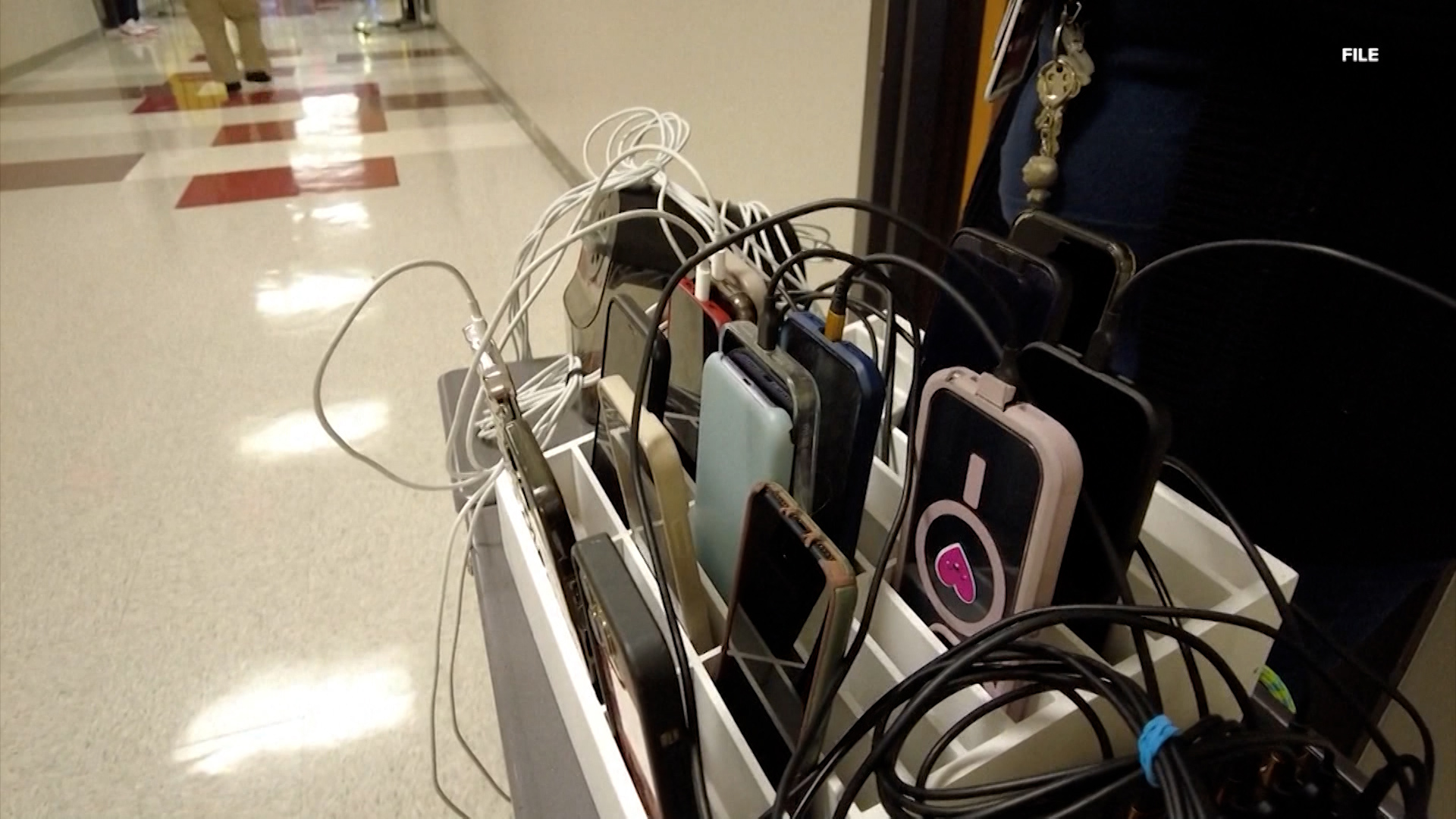 Texas House bill aiming to lock up cellphones during school hours ...