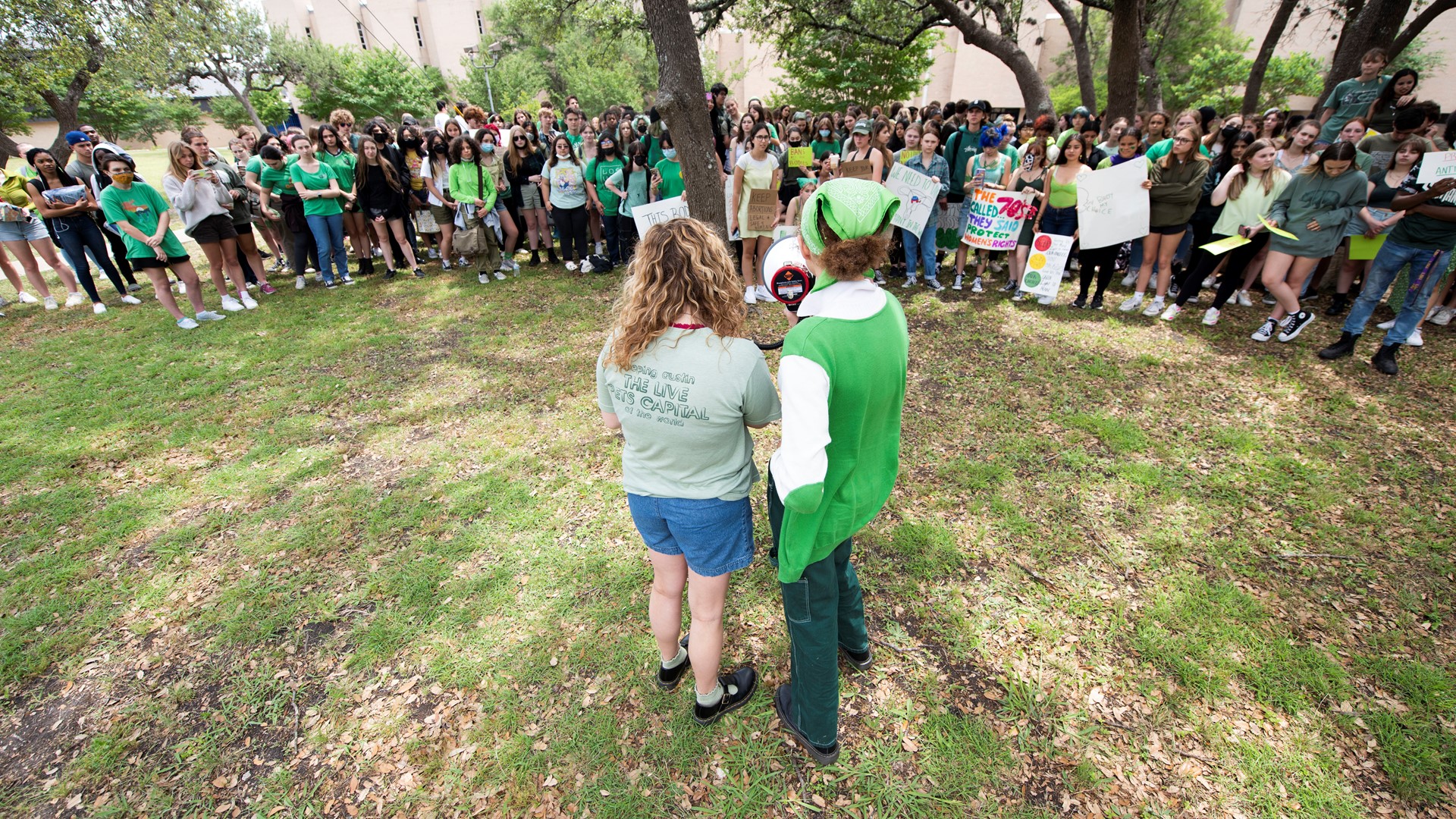 Hundreds of Austin-area students walk out of class to protest Roe v ...
