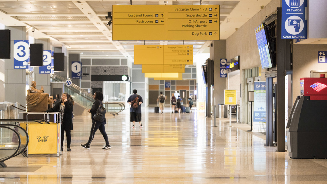 Austin airport concession workers win $25 minimum wage battle | kvue.com