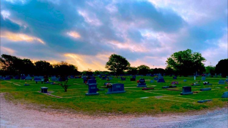 Three families killed in the 1997 Jarrell tornado are buried together ...