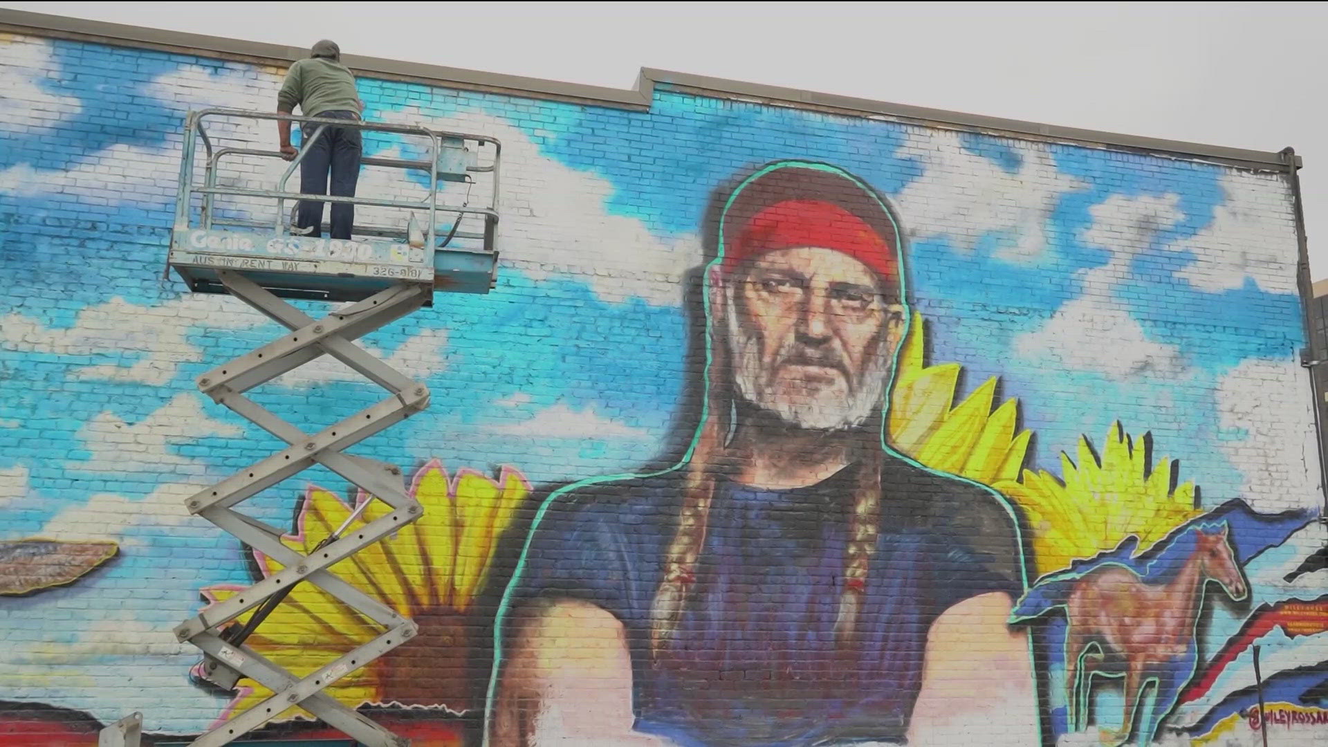 New Willie Nelson mural in Downtown Austin nears completion | kvue.com