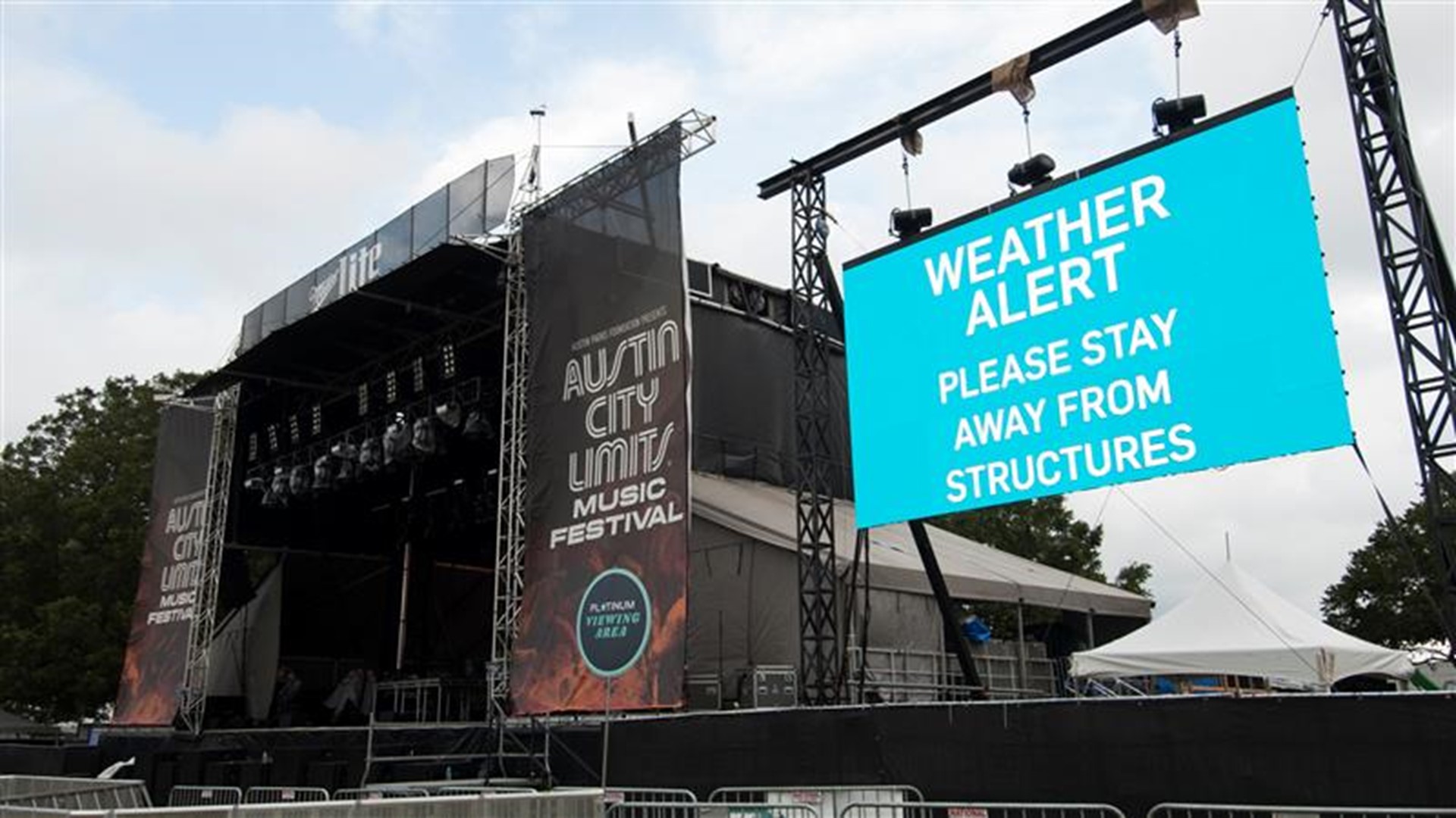 ACL fans prepare for a possible rainy Sunday of performances | kvue.com