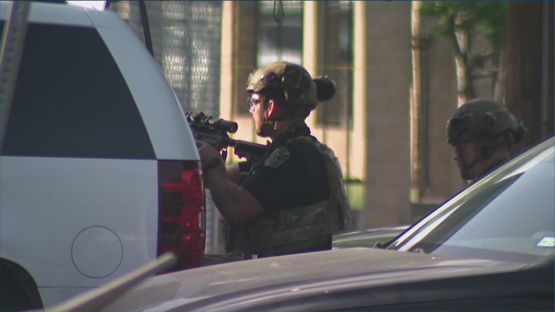 SWAT standoff ends in East Austin after barricaded subject surrenders: police | kvue.com