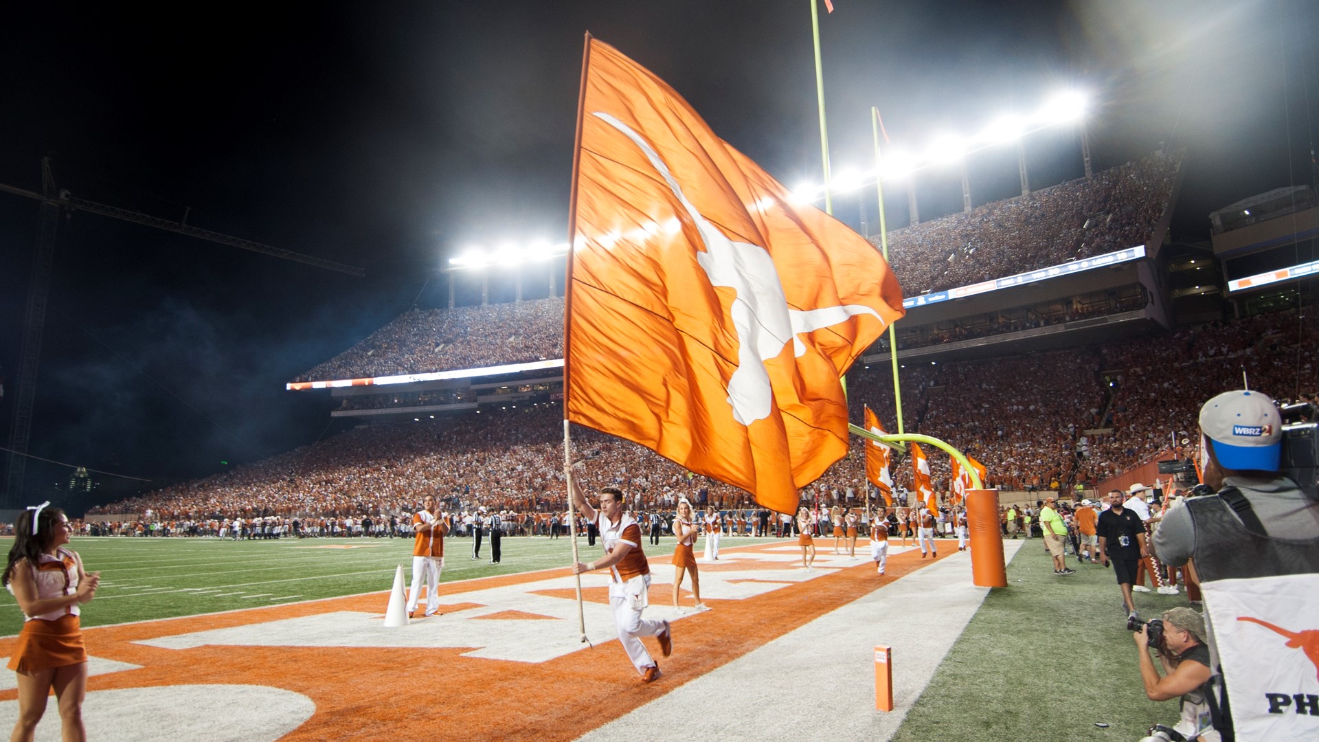 Texas Longhorns move up in AP Top 25 College Football Poll | kvue.com
