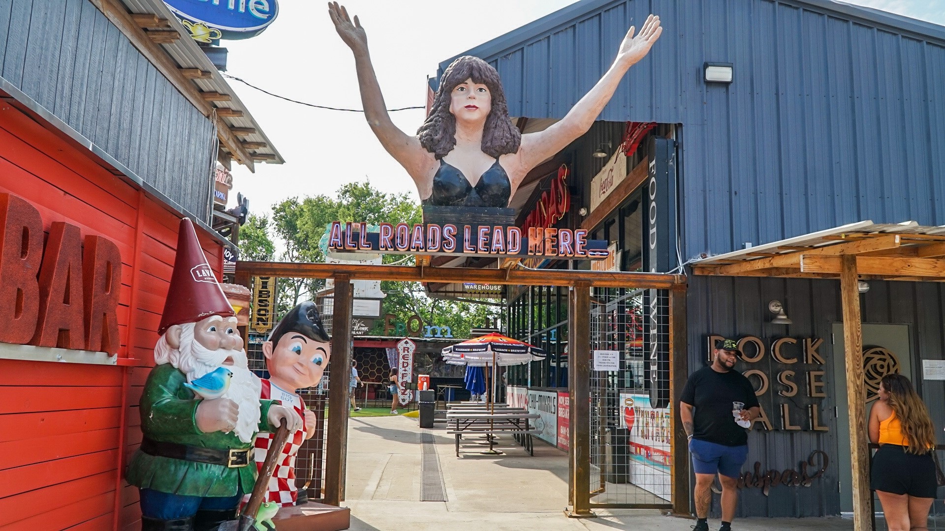 Austin, Texas bar decorates with signs from closed businesses | kvue.com