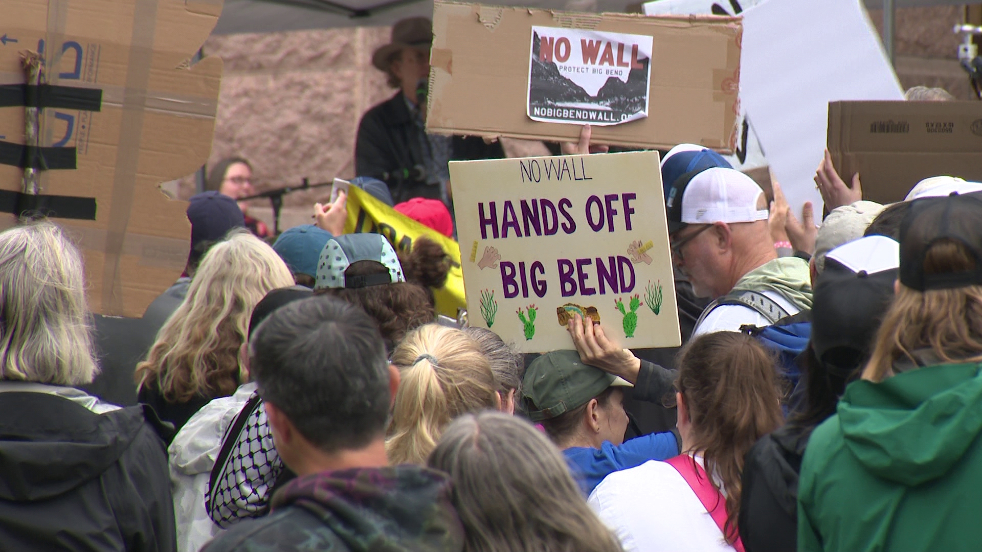 Bipartisan rally held at Texas Capitol to oppose proposed border wall ...