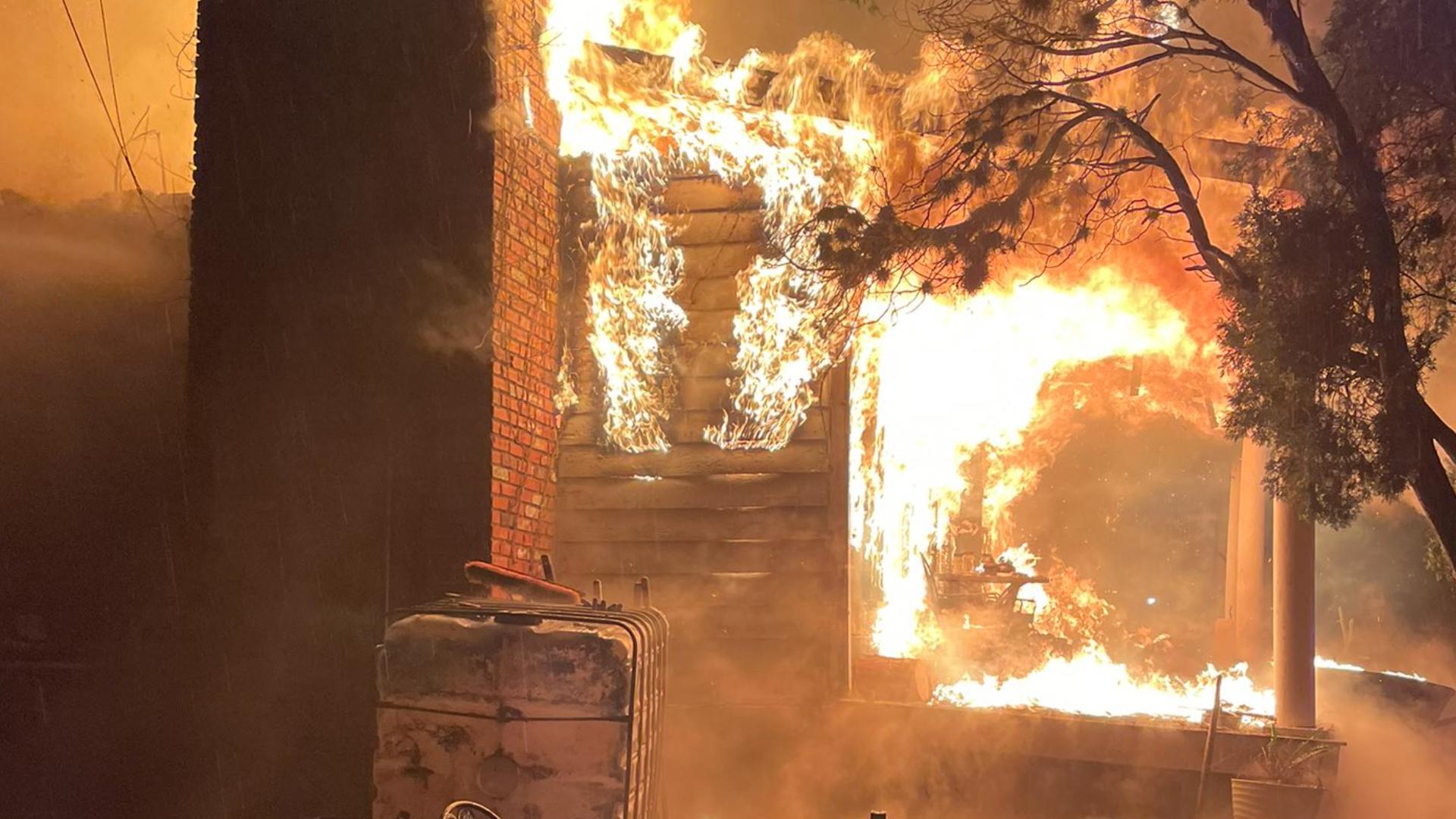 Firefighters extinguish large house fire in southeast Austin | kvue.com