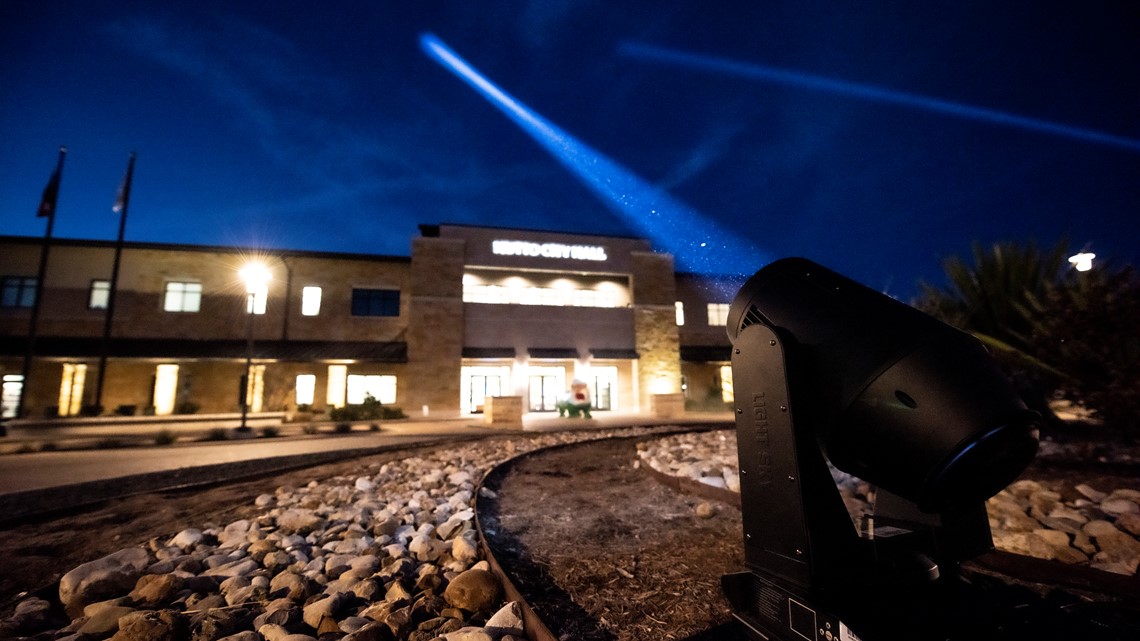 Hutto gearing to open up very first movie theater | kvue.com