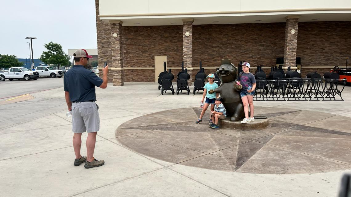World's biggest Buc-ee's celebrates opening day in Luling, Texas | kvue.com