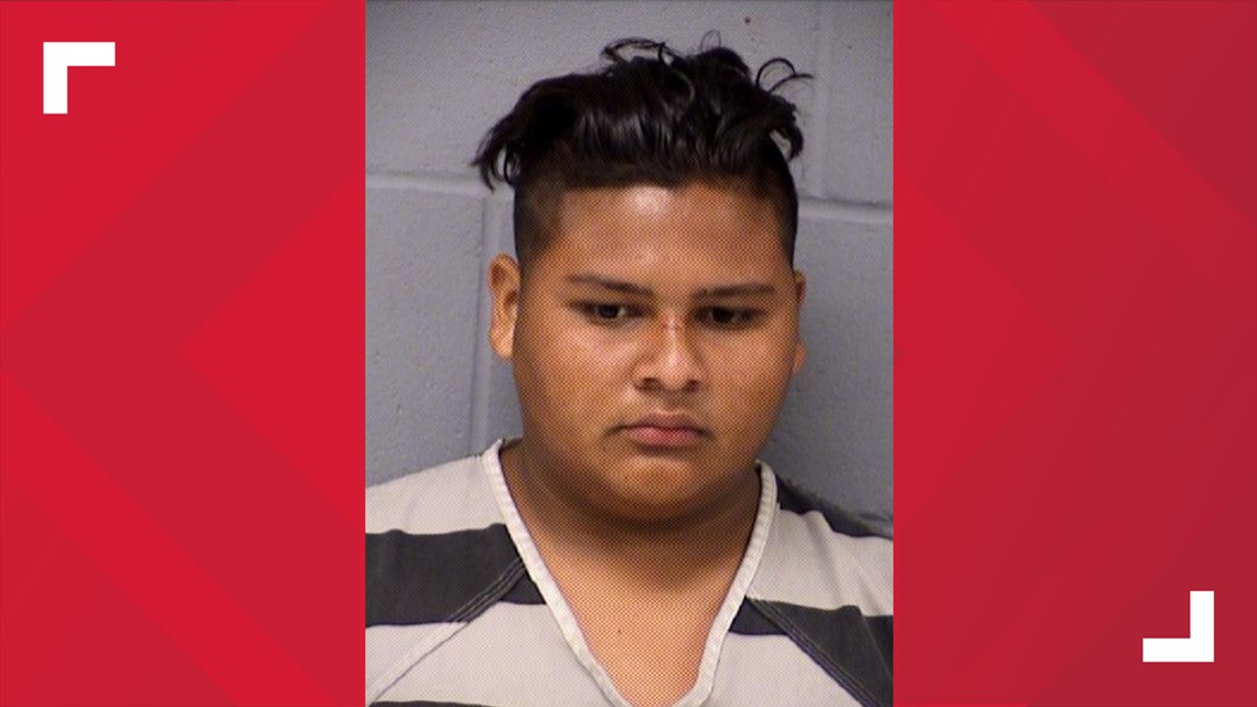 Man charged with DWI, 2 felonies after allegedly rear-ending Austin ...