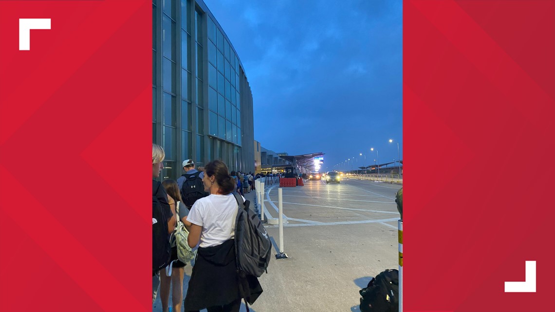 Airline ticket counter issue causes long lines at Austin airport Friday ...