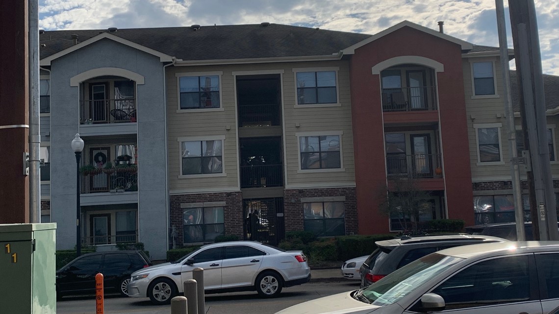 Austin SWAT team responds to barricaded subject on E. 6th Street | kvue.com