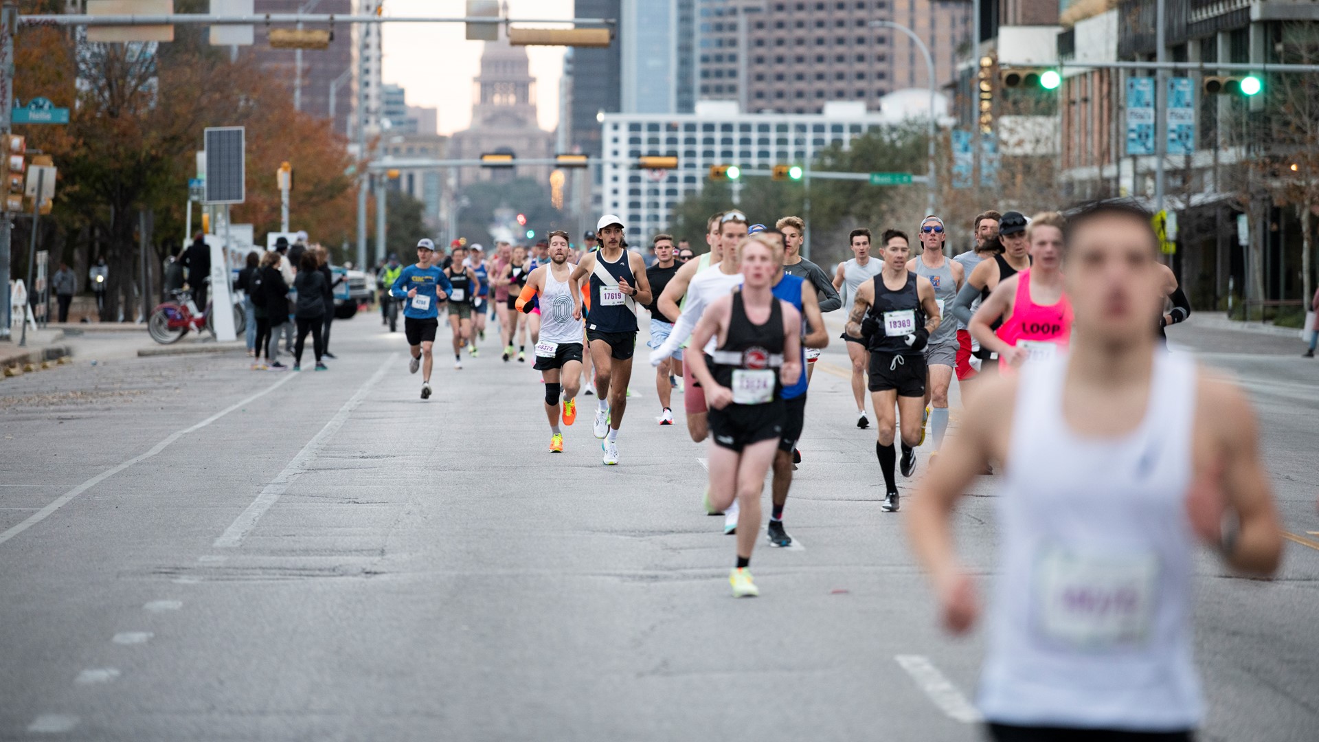 Thousands of runners take over Downtown Austin for 30th Annual Austin ...